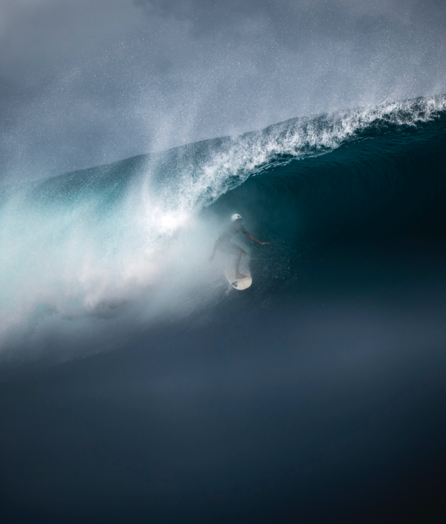 Alex Voyer plonge dans le surf mythique de Teahupoo